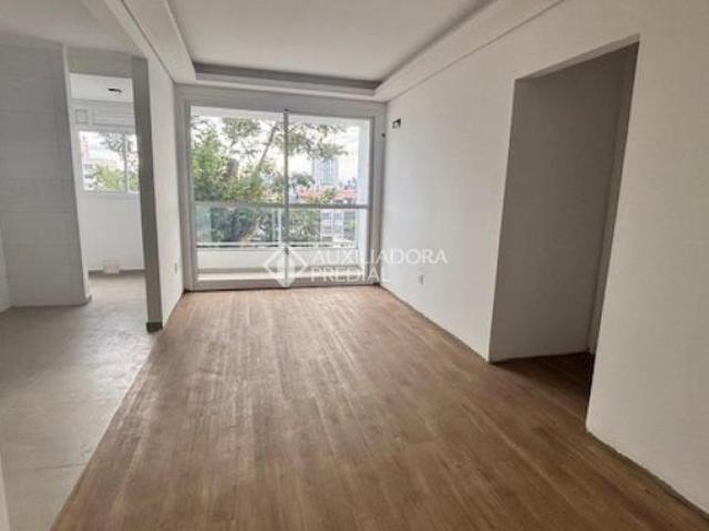 Novo, 1 dormitório com churrasqueira e garagem