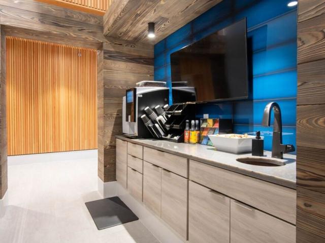 NoVo 2 Bedroom Apartment for Rent at 216 S Pinckney St, Madison, WI 53703 Downtown Madison