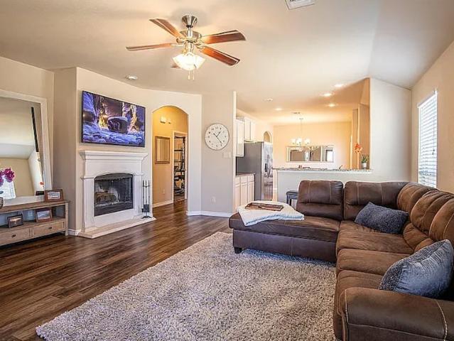 Now available rooms in Aubrey