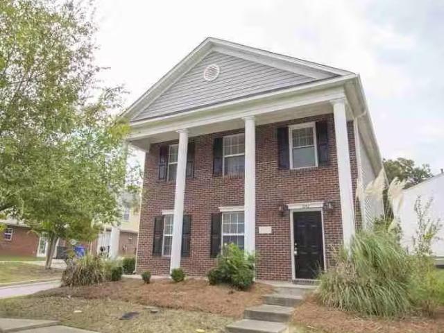 Now Available 2162 Oak Street