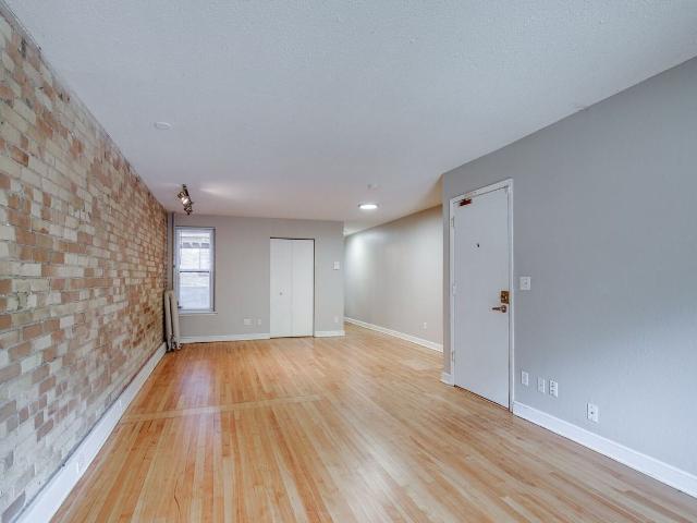 Now Leasing at Oak Grove Downtown | Historic Charm Meets Modern Living! 1 Bedroom Apartment for Rent at 116 Oak Grove St, Minneapolis, MN 55403 Loring Park