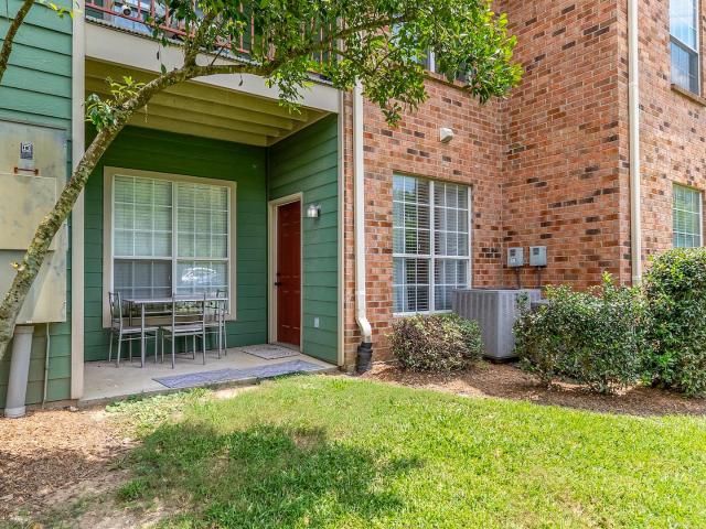 Now Leasing! Highland Village II – Gated and just minutes from LSU