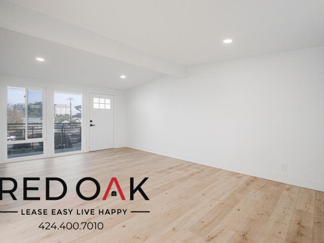 ~Now PRE LEASING~1 Month FREE~ One Bedroom with Contemporary Lighting and In Unit Washer/Dryer ~ In Garden Grove! *Move In Special