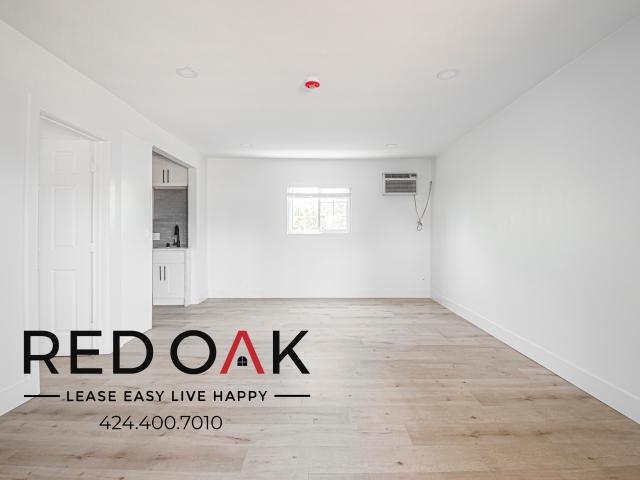 ~Now PRE LEASING~1 Month FREE~ Stylish One Bedroom with Quartz Countertops and In Unit Laundry ~ In Garden Grove! *Move In Special