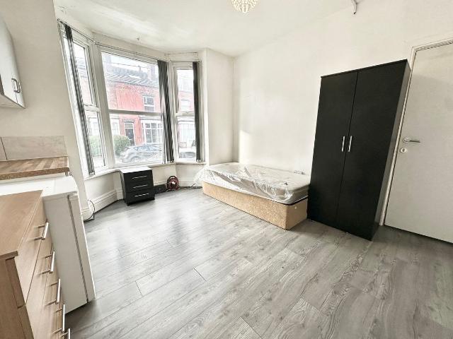 Nowell Crescent, Leeds LS9, 1 bed flat to rent, £550 pcm | PrimeLocation