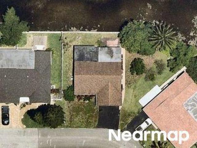 NW 77th St