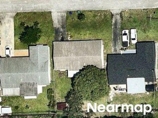 NW 10th St