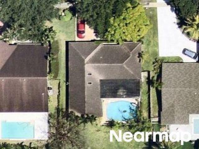 NW 10th St