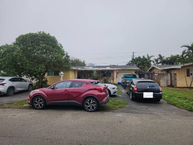 NW 10th St