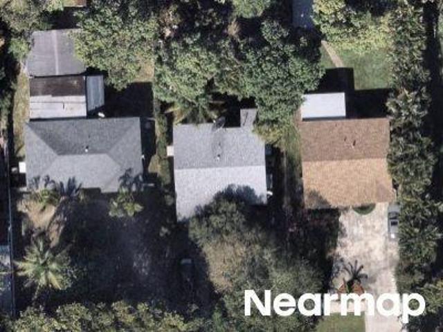 NW 121st St