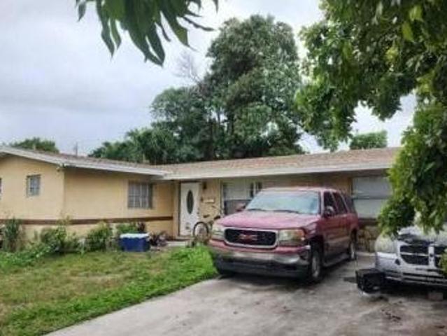 NW 12th St