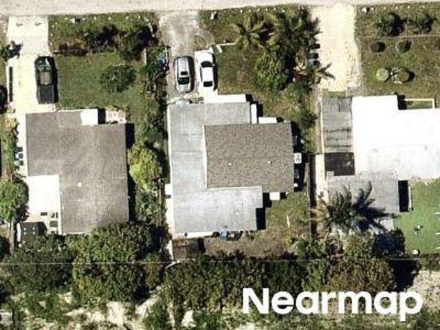 NW 17th St