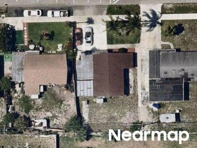 NW 17th St