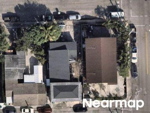 NW 1st St