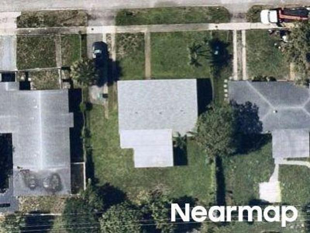 NW 1st St