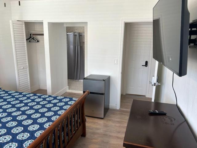 NW 21st Ct and NW 30th St | Smart TV, Mini Fridge