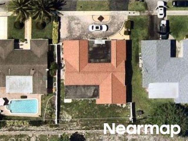 NW 21st St