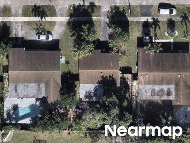 NW 25th St
