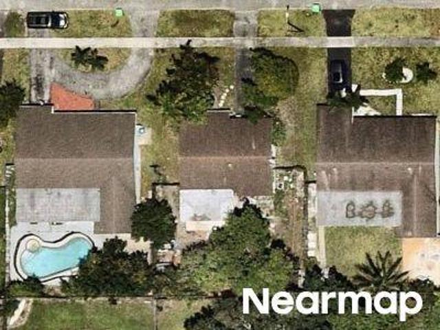 NW 25th St