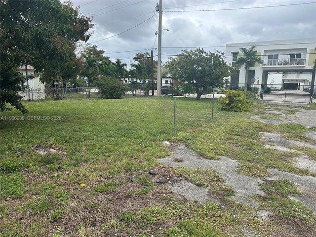 NW 2nd Ave, Hallandale Beach, FL 33009