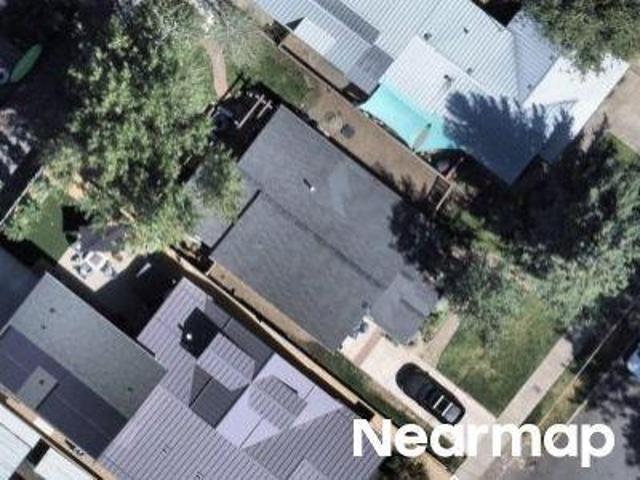 NW Columbia St