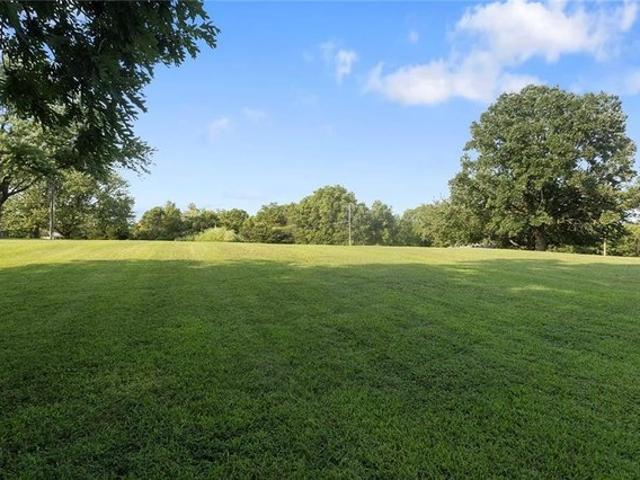NW Porter Rd, Parkville, MO 64152