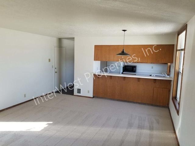 NWIP01 * 2 Bedroom Apartment for Rent at 1525 Sw 14th Ave, Portland, OR 97201 Goose Hollow