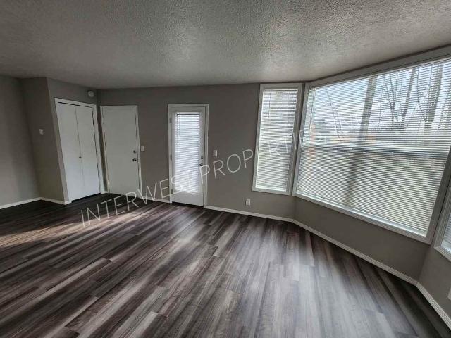 NWIP01 * 2 Bedroom Apartment for Rent at 1525 Sw 14th Ave, Portland, OR 97201 Goose Hollow
