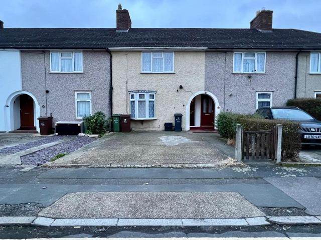 Nuneaton Road, Dagenham 2 bed terraced house to rent £1,850 pcm £427 pw