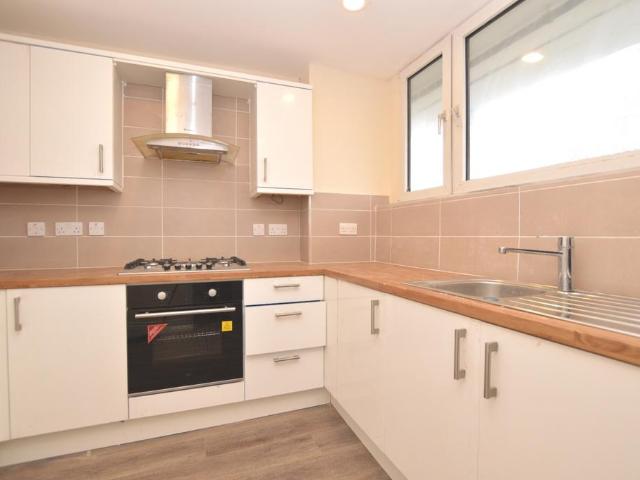 Nunhead Crescent London SE15 3 bed flat to rent £2,600 pcm £600 pw