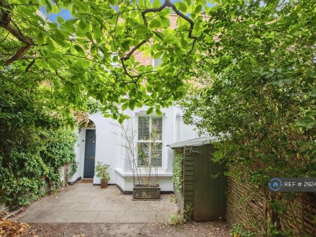 Nunhead Green, London, SE15 2 bed terraced house to rent £2,900 pcm £669 pw