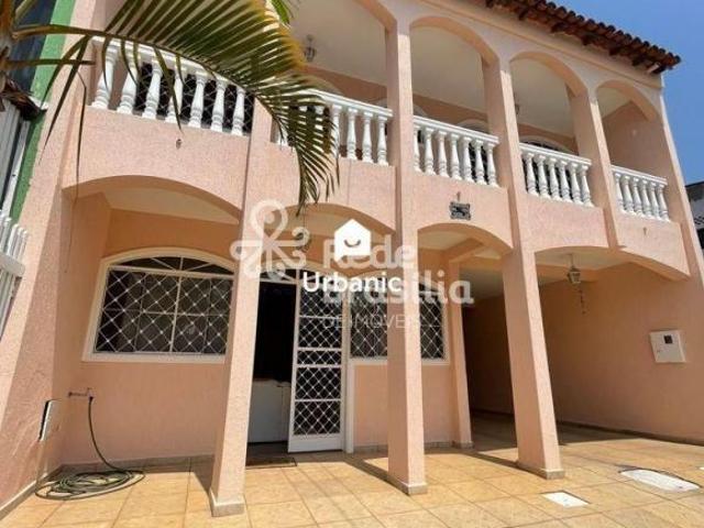 NÚCLEO BANDEIRANTE 4 QUARTOS 4 GARAGENS 2 PAVIMENTOS CASA NASCENTE