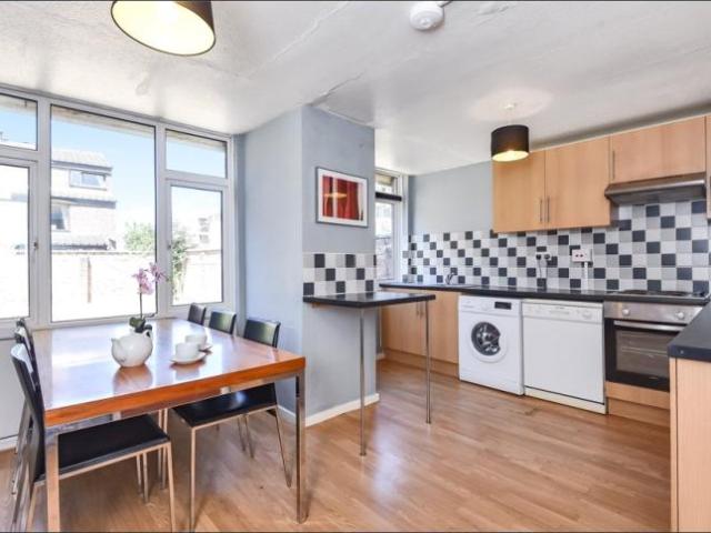 Nuffield Road Oxford OX3 5 bed house to rent £2,800 pcm £646 pw