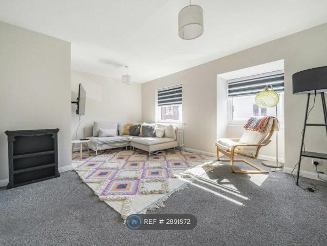Nugent Court, Guildford GU2, 2 bed maisonette to rent, £1,500 pcm | PrimeLocation