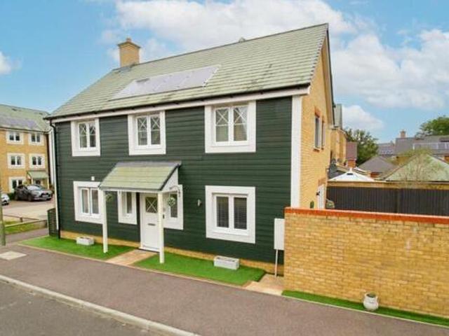 Nugent Close, Church Crookham, 4 Bedroom Detached