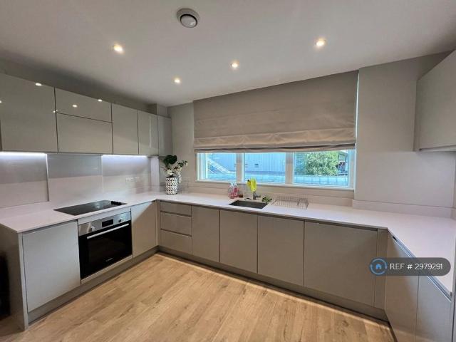 Nugent House, London, E3 2 bed flat to rent £2,350 pcm £542 pw