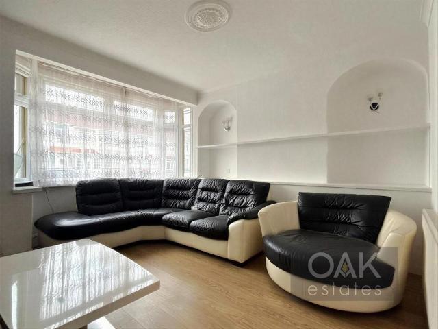 Nursery Close, Enfield EN3 3 bed terraced house to rent £2,400 pcm £554 pw
