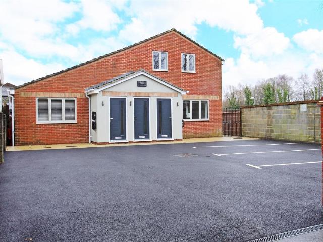 Nursery Road, Salisbury SP2, 2 bed maisonette to rent, £1,200 pcm | PrimeLocation