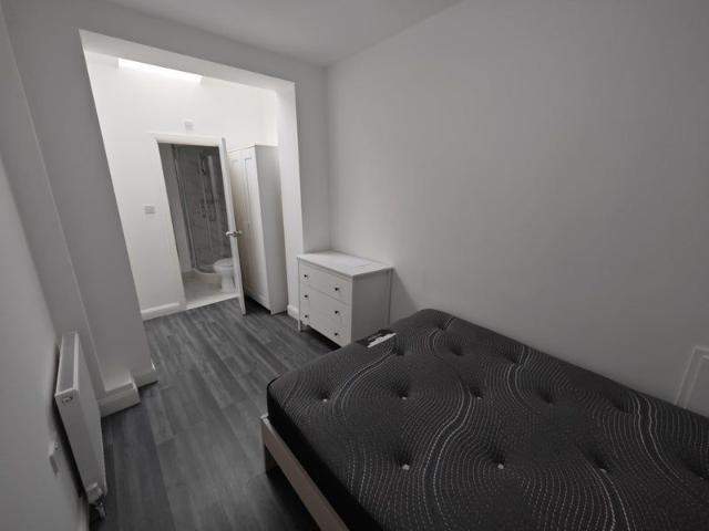 Nursery Street, London N17, Room to rent, £825 pcm | PrimeLocation