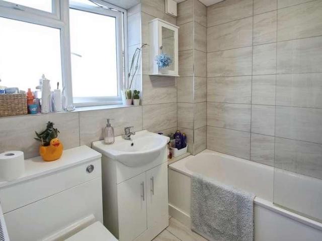 Nursery Waye, Uxbridge, UB8