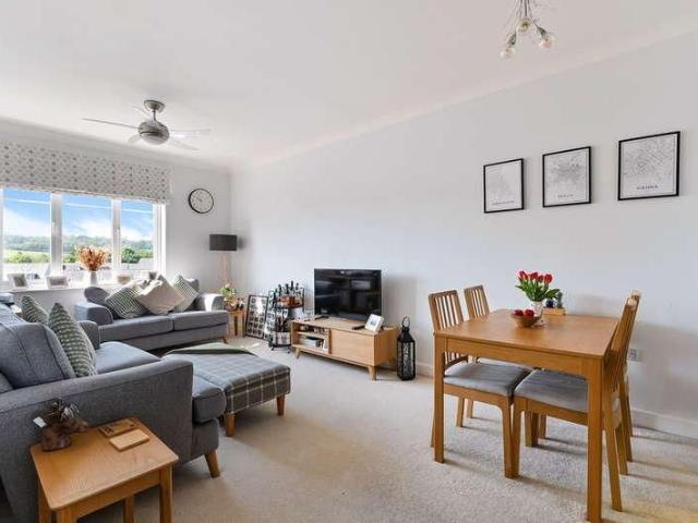 Nutfield Court, RH1