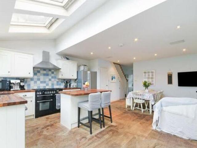 Nutfield Road, Merstham, 3 Bedroom Detached