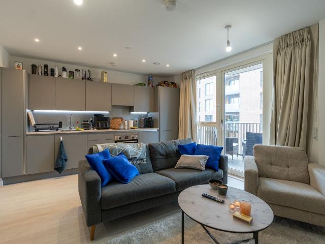 Nuthatch Apartments, Hendon Waterside, London NW9, 1 bed flat to rent, £1,850 pcm | PrimeLocation