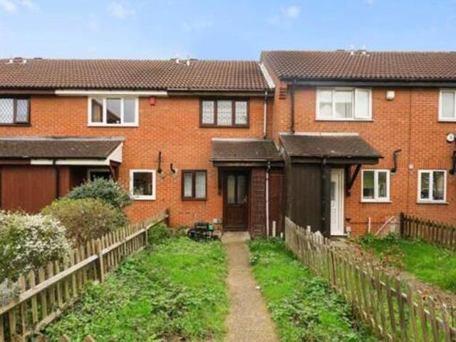 Nuthatch Gardens, London, 2 Bedroom House