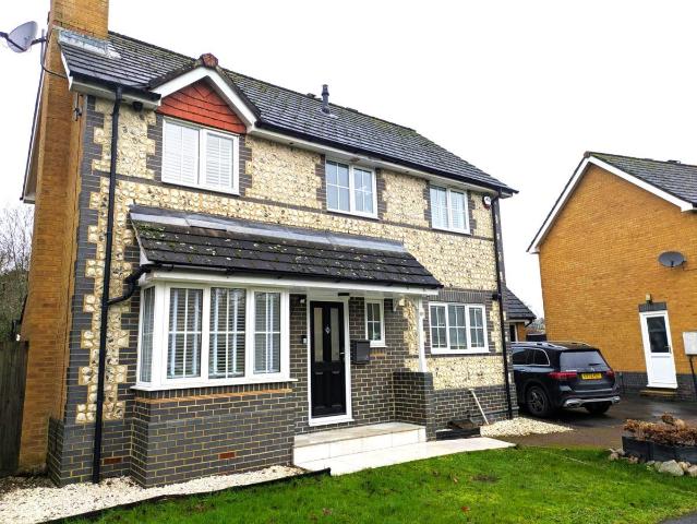 Nuthatch Gardens, Reigate RH2, 3 bed detached house to rent, £2,400 pcm | PrimeLocation