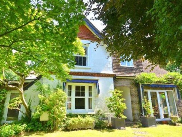 Nuthurst Avenue, Cranleigh, 3 Bedroom Detached