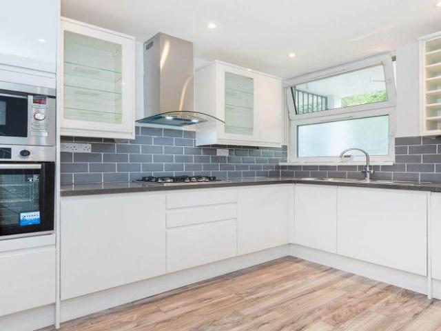 NW1 3 bed flat to rent £3,878 pcm £895 pw