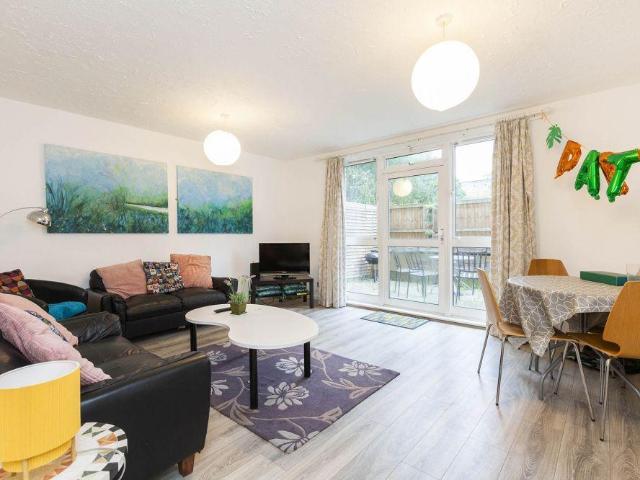 NW1 3 bed flat to rent £4,000 pcm £923 pw