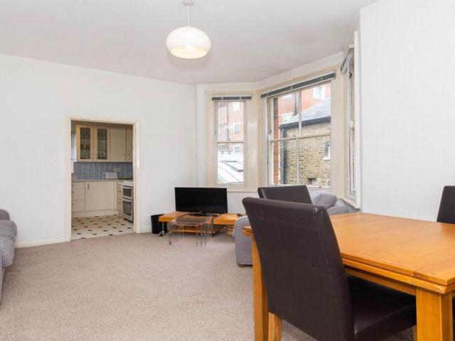 NW1 2 bed flat to rent £2,600 pcm £600 pw