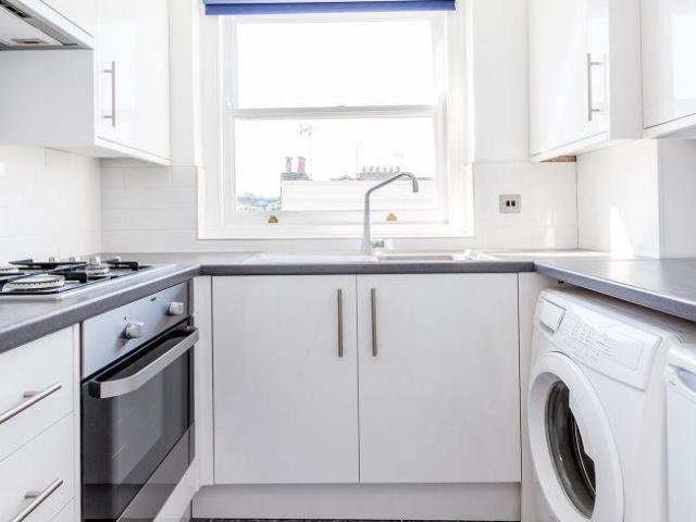 NW1 2 bed flat to rent £2,708 pcm £625 pw